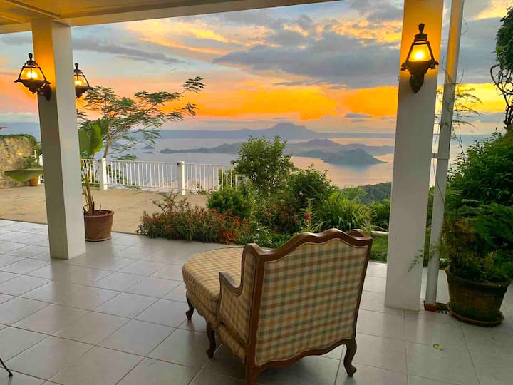 The Caldera House - Tagaytay