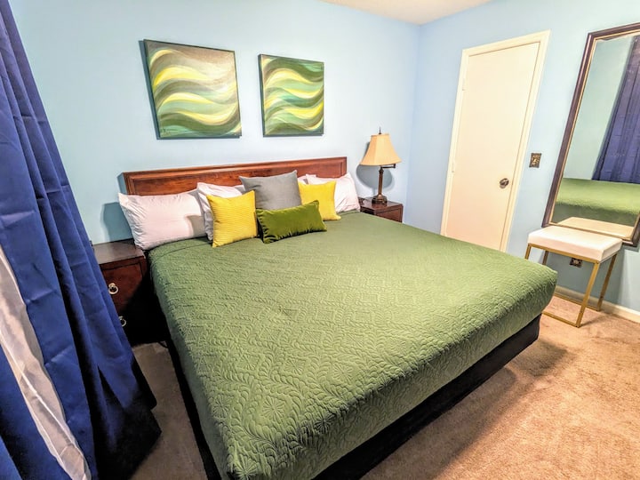 *King/queen, Wi-fi, Pool, Desk* - Greensboro, NC