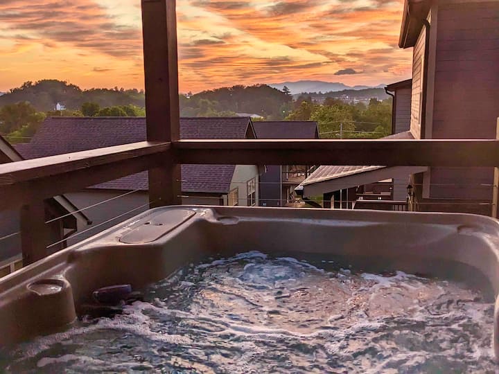 Great Location-near Dollywood-hottub-mtnviews - Sevierville, TN
