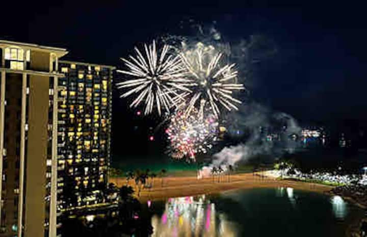 Fireworks & Oceanview @ Ilikai Resort Free Parking - Honolulu
