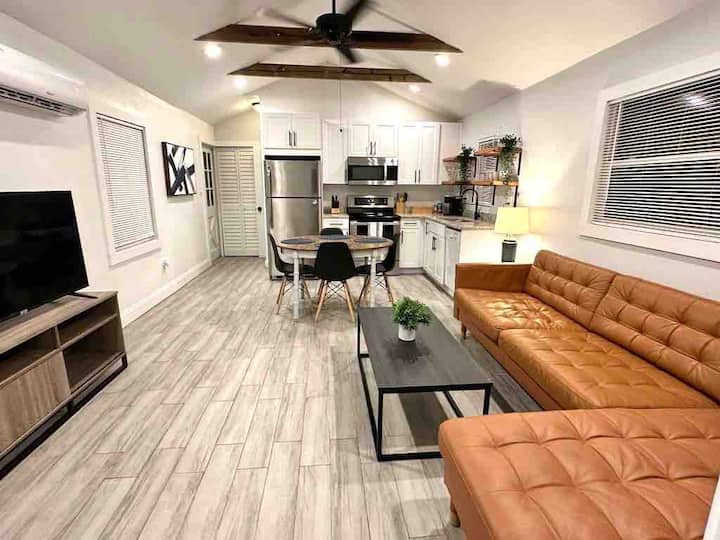 Gorgeous Guest House In Seminole Heights - Tampa, FL