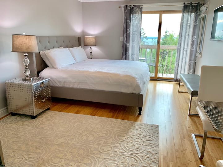 Applewood 206, Private Unit, Bridge & Water Views - Mackinac Island, MI