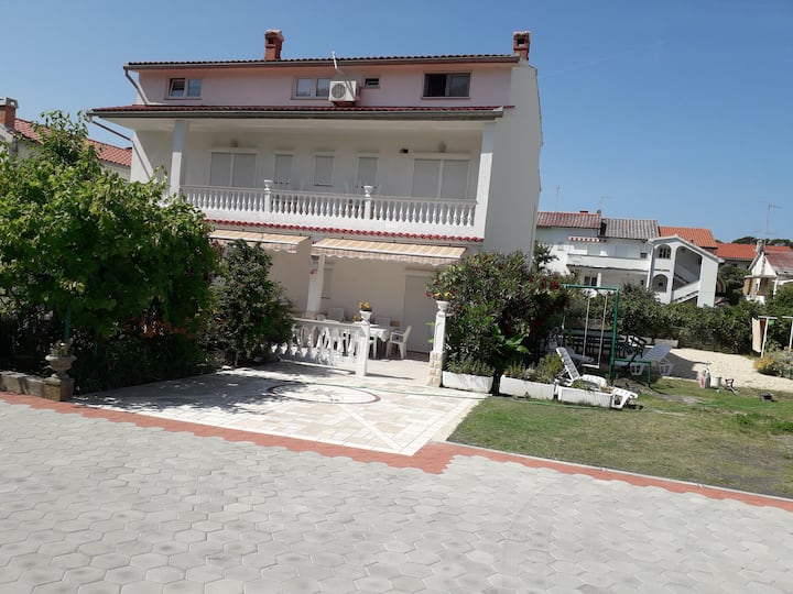 House Apartment Mile To 9 Persons - Rab