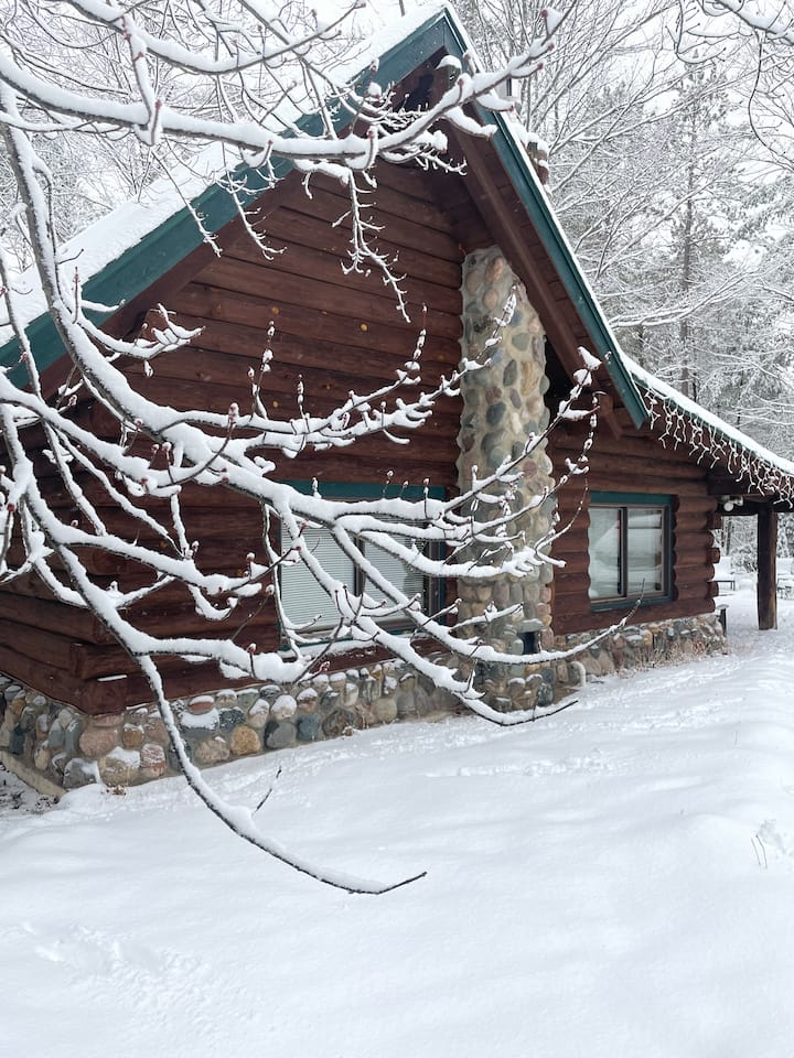 Cozy Cabin Minutes From Trails, Lakes & Town! - Eagle River, WI