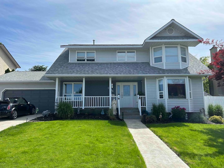 Okanagan Oasis, Modern Home W/pool & Putting Green - Penticton