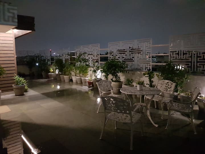 A Fully Furnished Penthouse Studio Apartment - Nueva Delhi