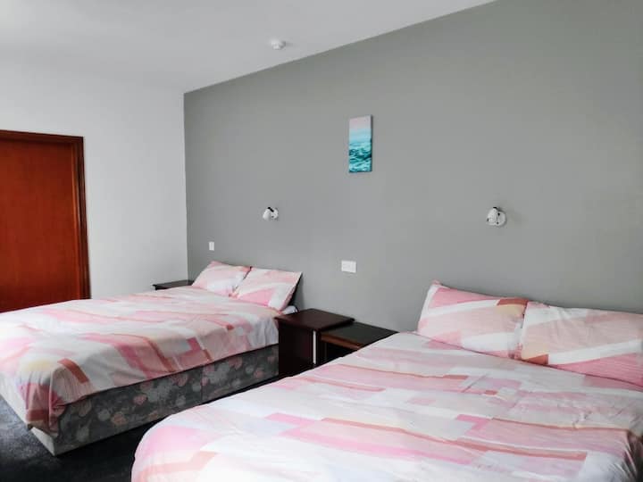 En-suite Bedroom In Fairy Bridge Lodge - Bundoran