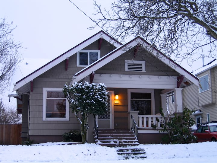 Charming Craftsman Blocks From Univ - Vancouver, WA