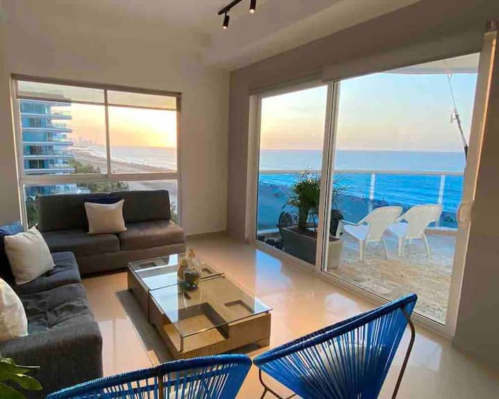 Oceanfront Balcony, Beach And Rooftop Pool Access - Cartagena