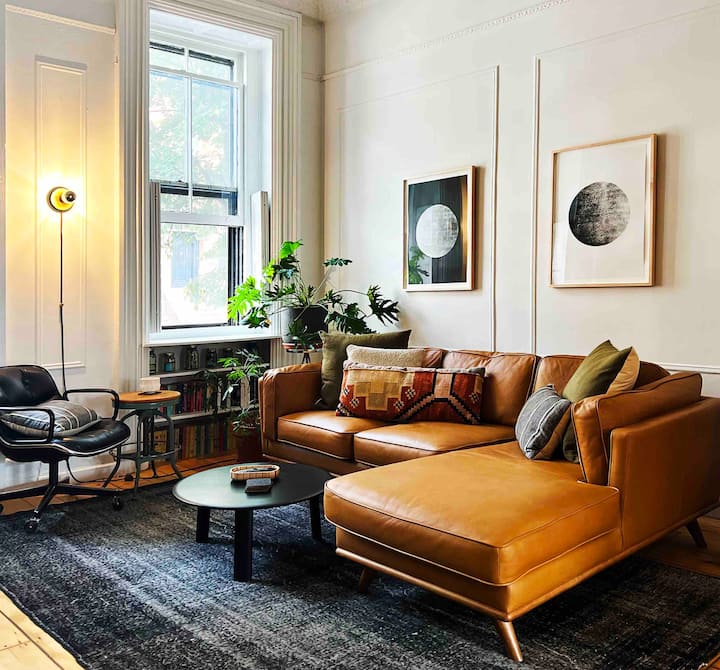 Sunny Full-floor Home In Historic Carroll Gardens - Brooklyn, NY