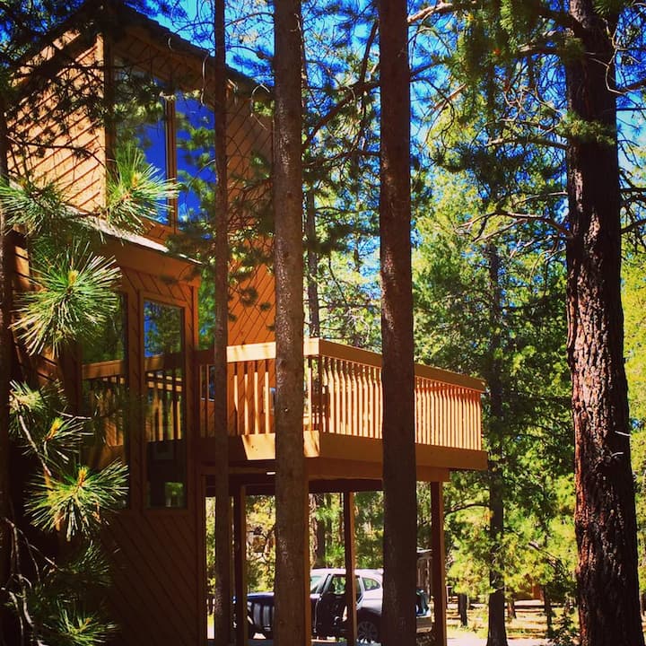 Live With The Trees @ Sharq Central Sunriver Cabin - Sunriver, OR