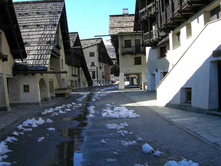 Ampio Bilocale A Grangesises Con Box Auto - Sestriere