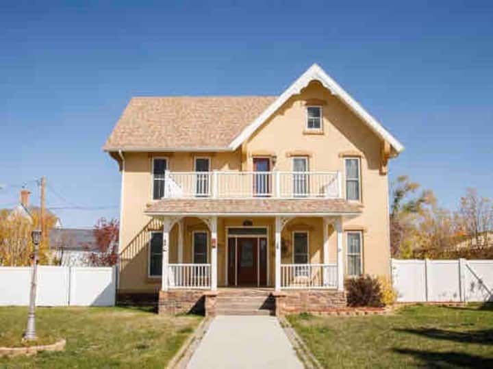 Grandy Overnight Stay - Evanston, WY