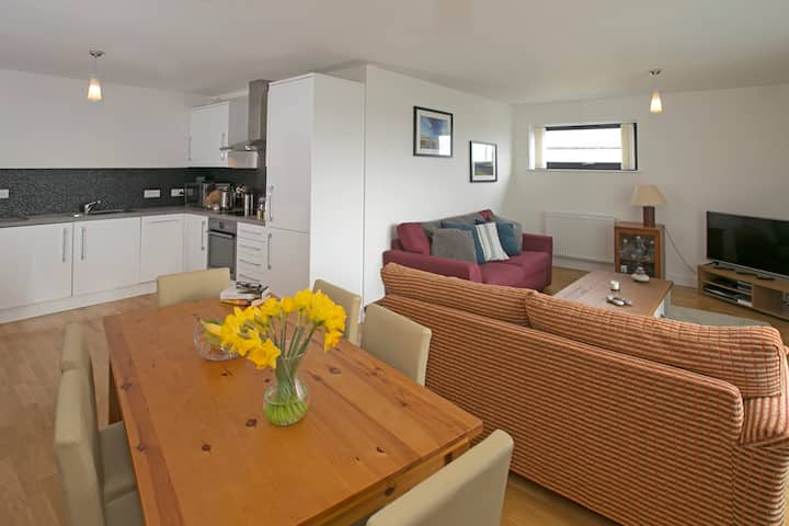 Modern Newquay Apartment - Crantock