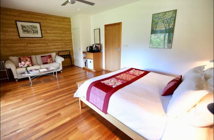 Cherry Apartment @The Orchard Luxury Accommodation - Red Hill
