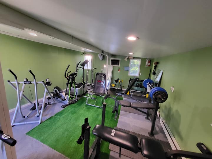 Adorable Crown Royal Presidential Suite/fitness Rm - Parma, OH