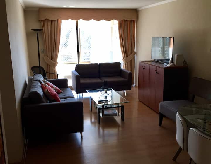Comodo Y Amplio Departamento En Av Las Condes - Las Condes