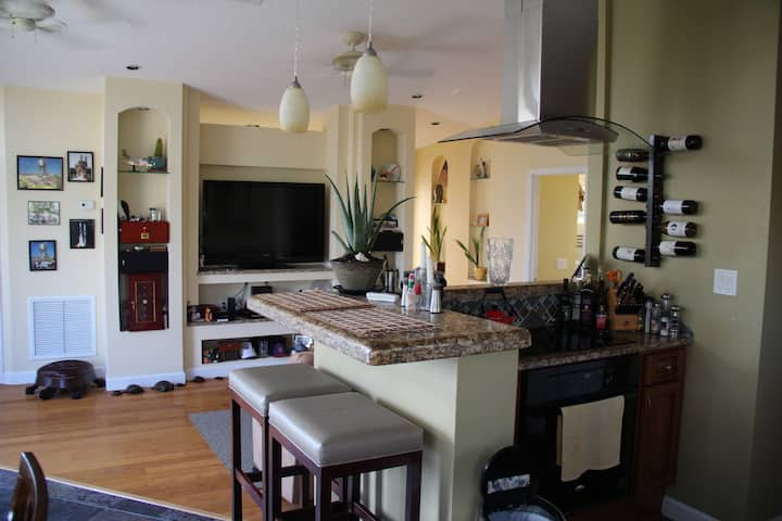 Twin Beds Near Beach/river - Cocoa Beach, FL