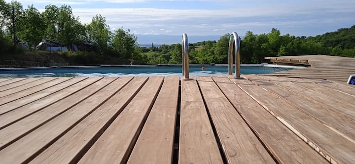 Nid Chaleureux Perché Dans La Drôme Des Collines. - Chantemerle