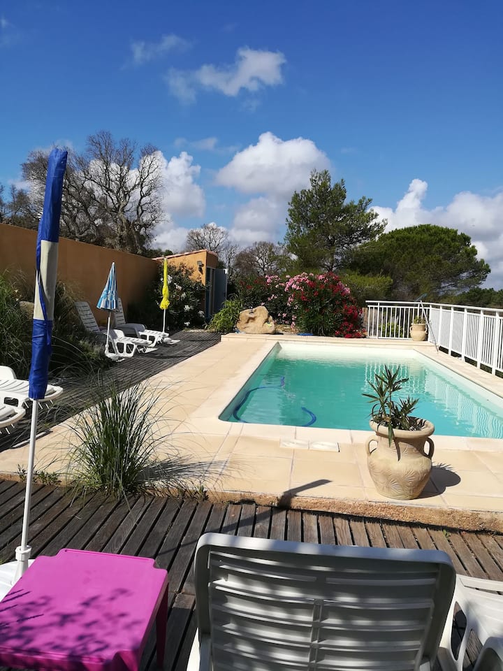 Piscine  Avec Vu Panoramique Sur La Montagne - Bonifacio