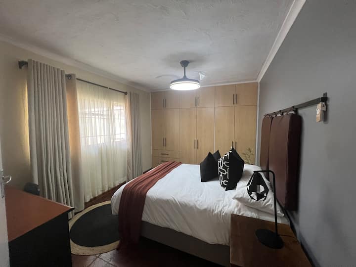 Pazuva Cottage | 5 Mins To City, Wi-fi,solar Power - Harare