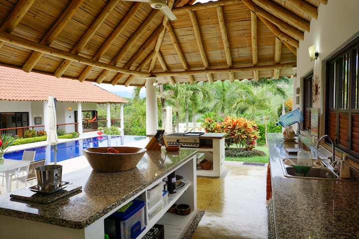 Topspot® Con Linda Vista Al Valle En Entrepuentes! - Apulo