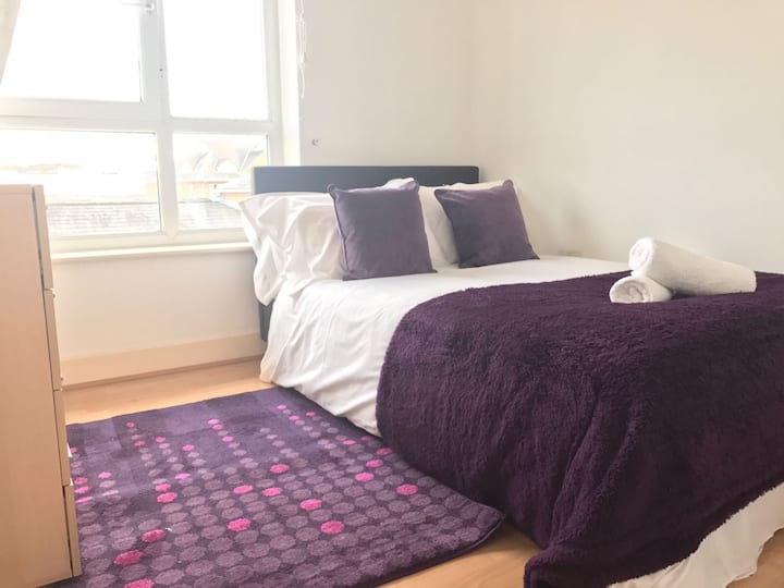 Magnificent 5 Bedrooms In Stratford - Ilford