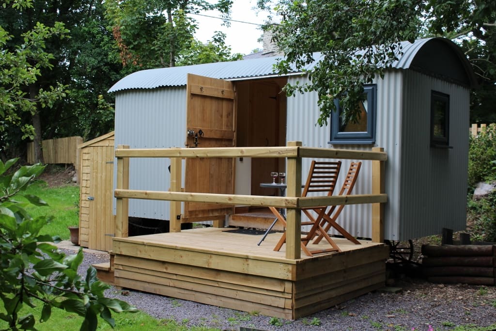 Shepherd Hut @ Medieval Hall garden - Huts for Rent in Pwllheli ...