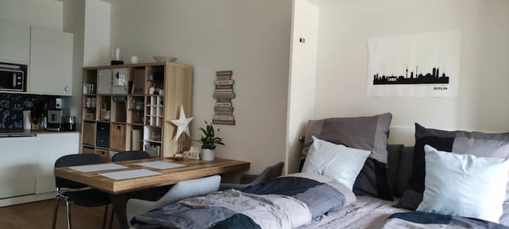 Modernes Studio-apartment Mit Großem Balkon - Berlin