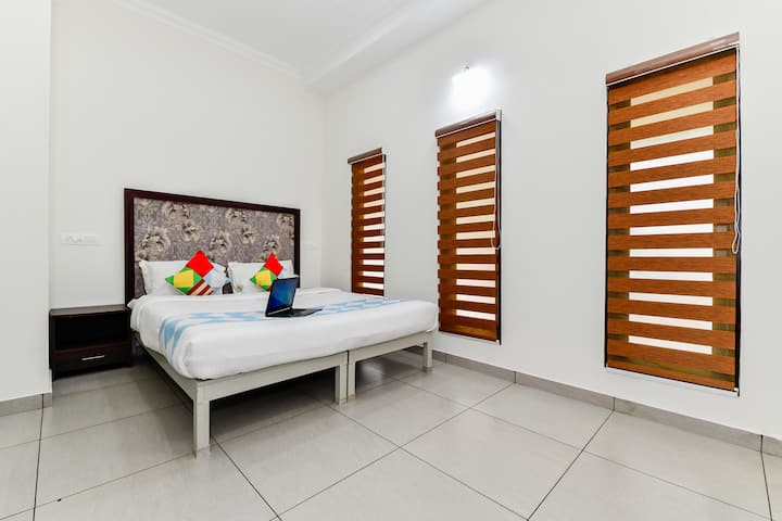 Canoe Ville - Lake Front A/c Room - Alappuzha