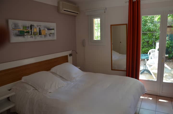 Charmant Studio Avec Terrasse à 150 M De La Plage - Fréjus