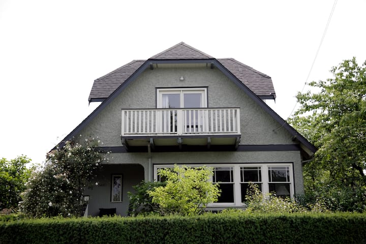 Beautiful Home Great Location Near Beach - Vancouver