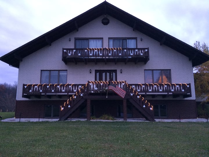 Susec Chalet, Winery, Pond And Vineyard - Geneva-on-the-Lake, OH