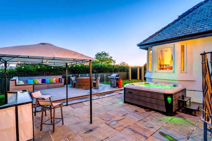 Woodland Retreat- Hen Parties - 7bed / Hot Tub - Burnley