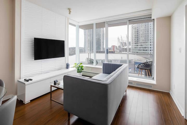 8 Best Airbnbs With Hot Tub In Vancouver, Canada - Updated 2025 | Trip101