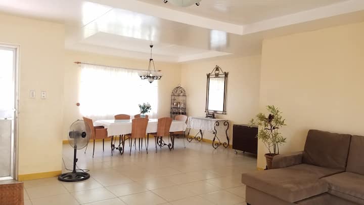 Rj's Room -Free Breakfast For 2( Fan Room Only) - Tagaytay