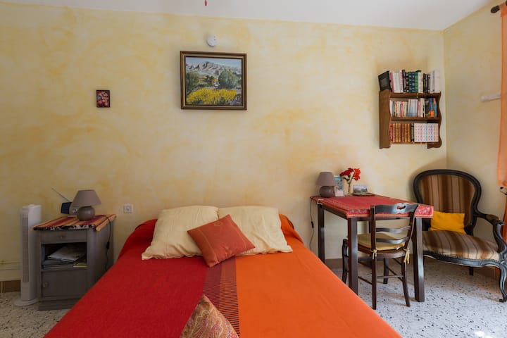 1 Chambre D’hôtes Indépendante  + Petit Déjeuner - Carpentras