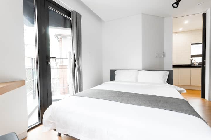 Architect's Balcony 5 Bedroom/5 Bath Whole Floor - Seoul