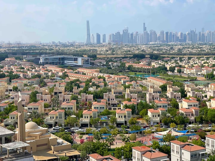 Lush Escape: Studio With Dubai's Greenest Views! - Dubai