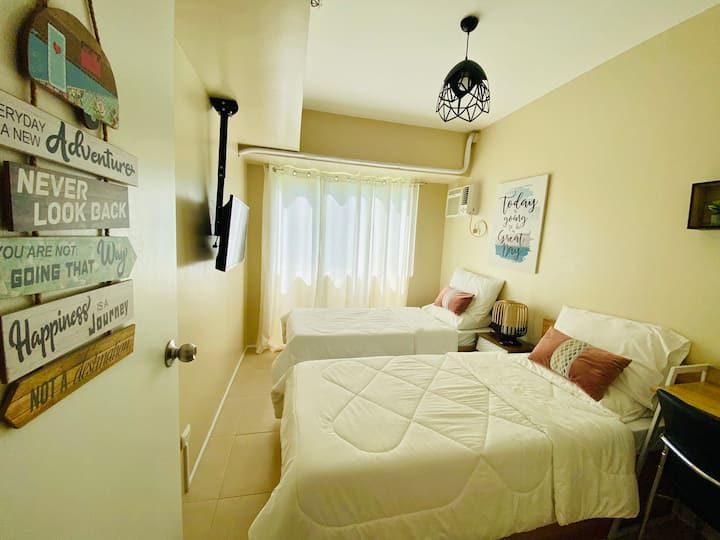 Spacious 3br Condo W/balcony,poolview & Speedywifi - Leganes
