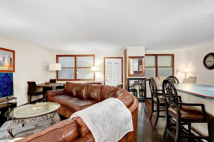 Large Two Bedroom In Heart Of Gold Coast/ Old Town - Chicago