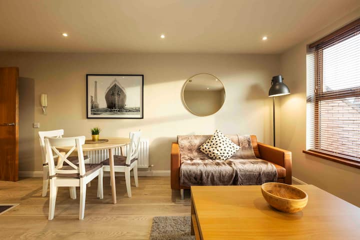 The Titanic-1bd Trendy Ap (Gold Short Term Stays) - Belfast
