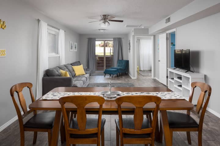 Family Getaway - Spacious, Updated 1 Bd/1 Ba - St. George, UT