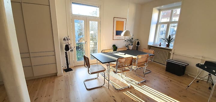 Bright Room In Shared Backyard House - Kopenhag