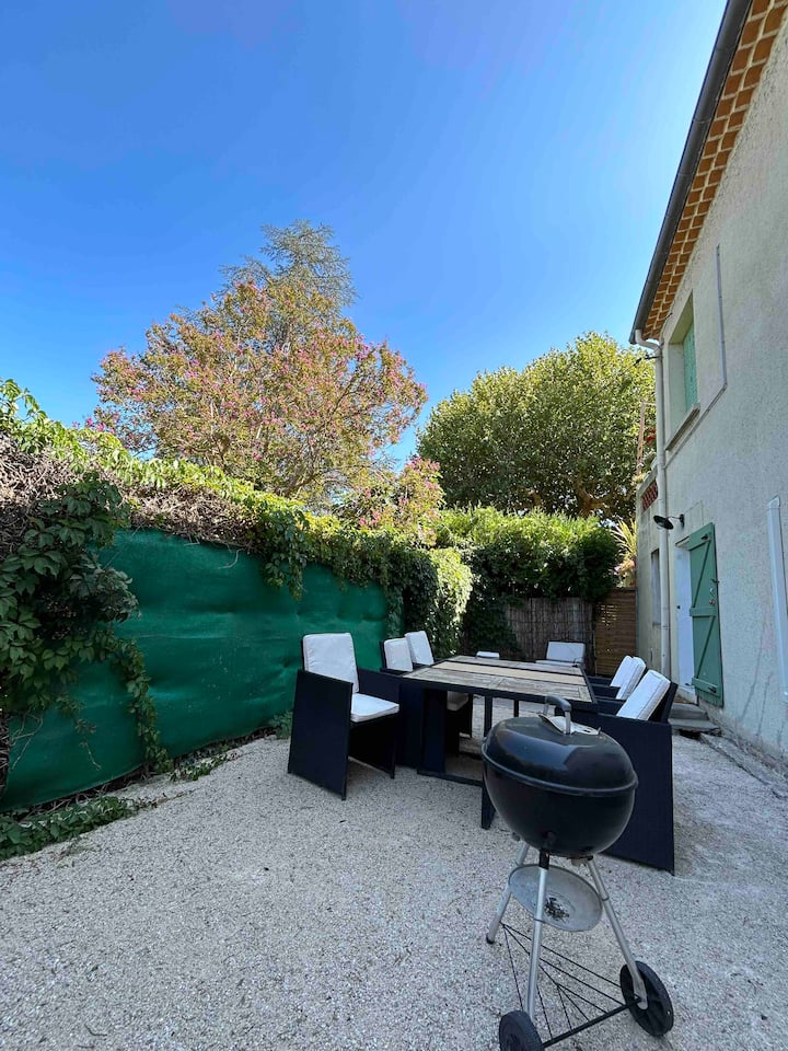 Appartement En Campagne Provençale Avec Jardin - Eygalières