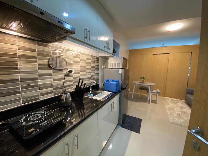 Cozy 1 Bedroom Cityview Unit W/ Netflix And Wifi - Quezon City