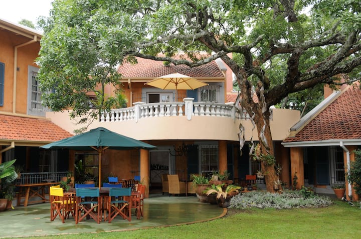 Pevensey House With Msasa Woodlands In Highlands - Harare