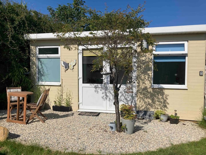 Quiet Garden Lodge. Brekki Inc. 10 Min To Ferry. - Bournemouth