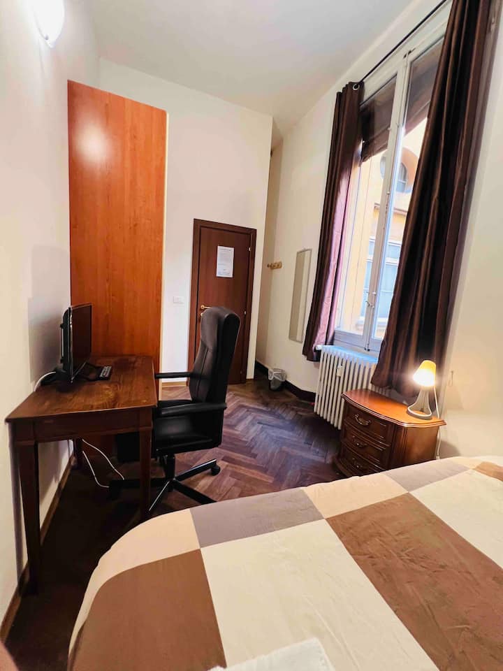 Tata Homes Single Room @226 - Bologne