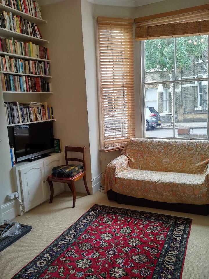Lovely Spacious Flat With Garden - London